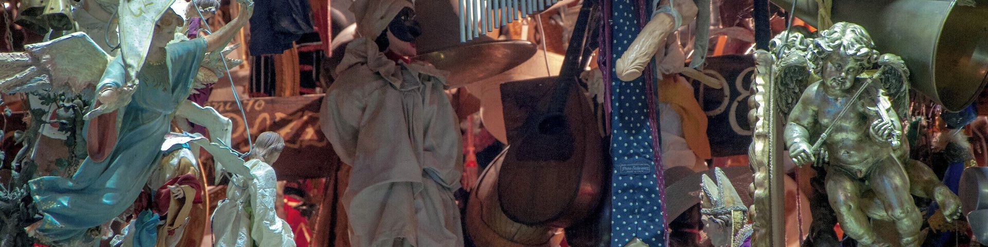 Antiques shop in Naples