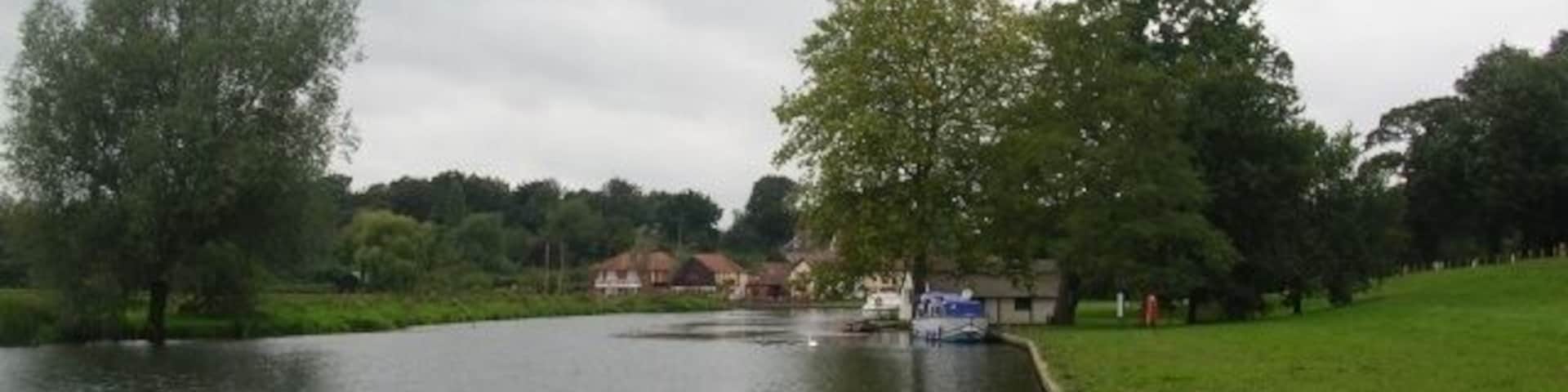 Coltishall Looking along the River Bure at the start of the broads in Coltishall.