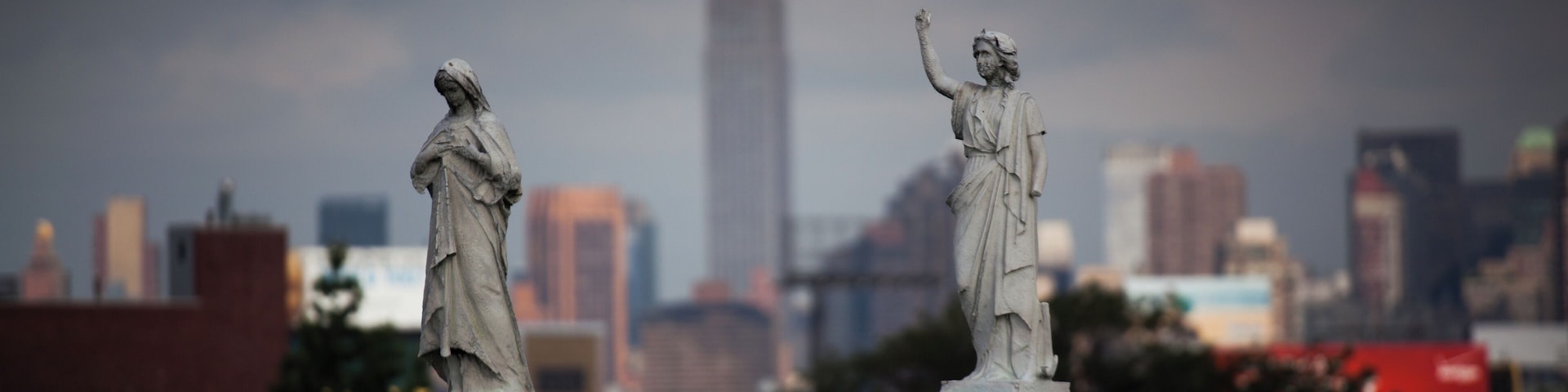 The Brooklyn cemetery - New York, USA. With jetlag, I got up early and explored this empty and very old place.
www.benhowe.co.nz
#cemetery #empirestatebuilding #brooklyn #newyork #usa