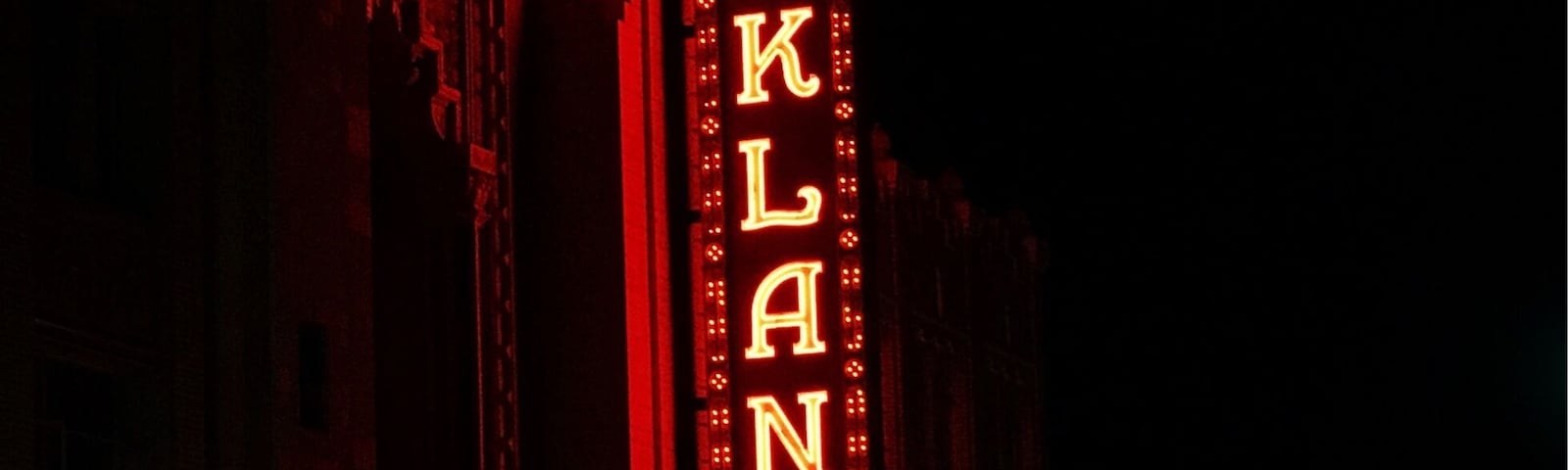 A different kind of red light district. 🦊 Theater #Red #Oakland