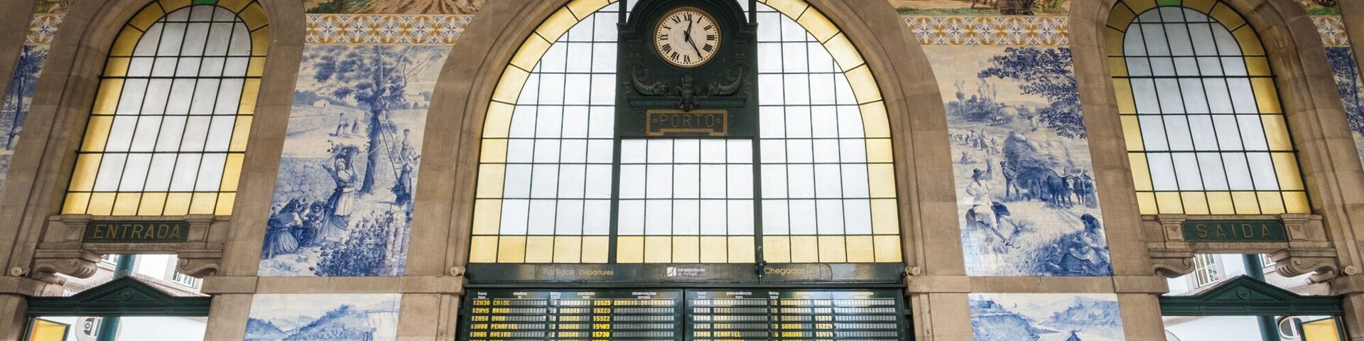 The stunning entrance hall to the Porto Sao Bento. Such beauty and details.
#porto #Portugal #station #saobentostation
