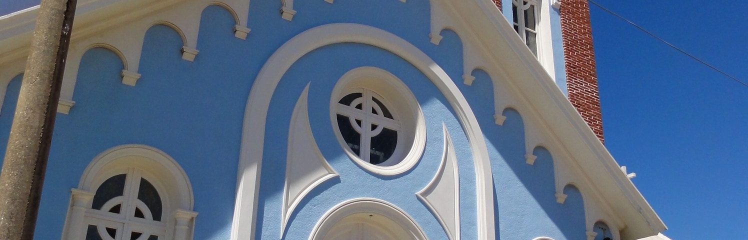 Nuestra Señora de La Candelaria
Igreja pequena mas muito bonita e bem cuidada. Fica praticamente a uma quadra do mar e de frente para uma praça. Do lado oposto da praça fica o farol (Faro de Punta del Este).
#puntadeleste #uruguay #church
