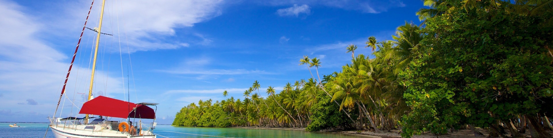 Raiatea caracterizando cenas tropicais e canoagem