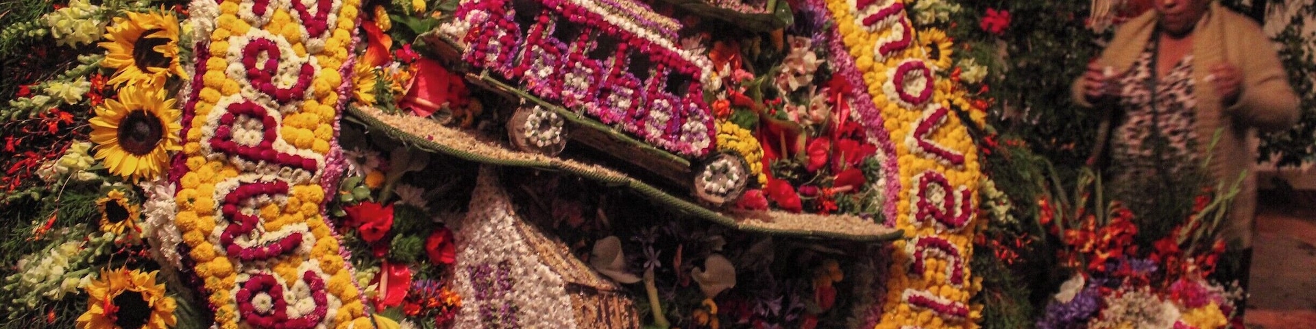 … (2) For the farmers in Santa Elena their main product were flowers, beautiful of countless colors and shapes. To get the attention of potential customers these creative farmers would arrange their flower into huge masterpieces which just kept getting better with time. Sadly, but understandably, eventually this form of selling their flowers went into disuse. But their creativity and innovation seems to be ever growing! (Keep reading in the other #Festival posts)