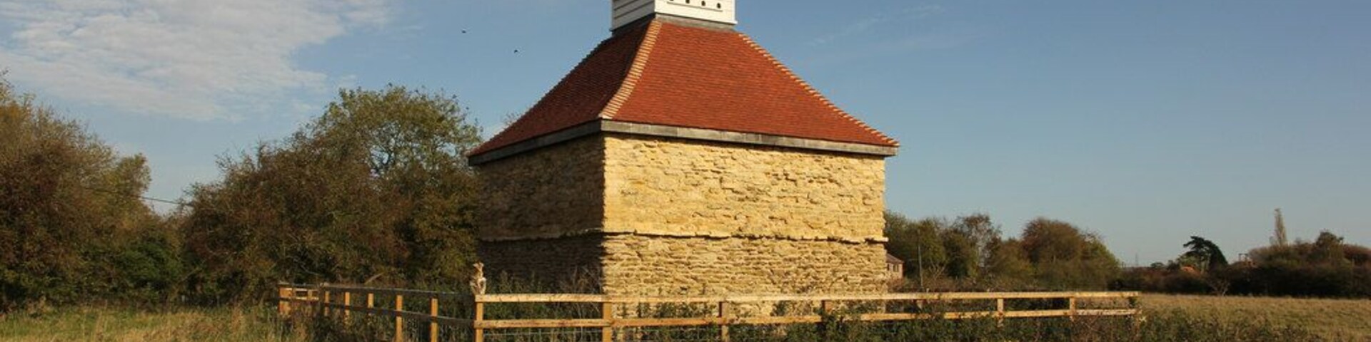 Dovecote of the former Haddington Hall, Lincolnshire