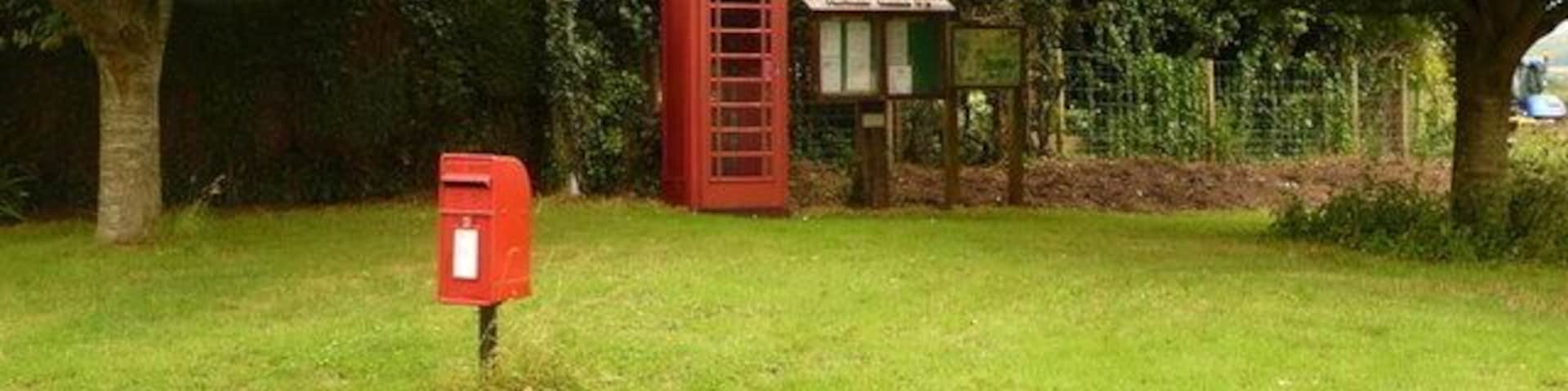 Bedchester: postbox № SP7 37 and phone The postbox is emptied at 4:30pm on weekdays and at 8:30am on Saturdays.