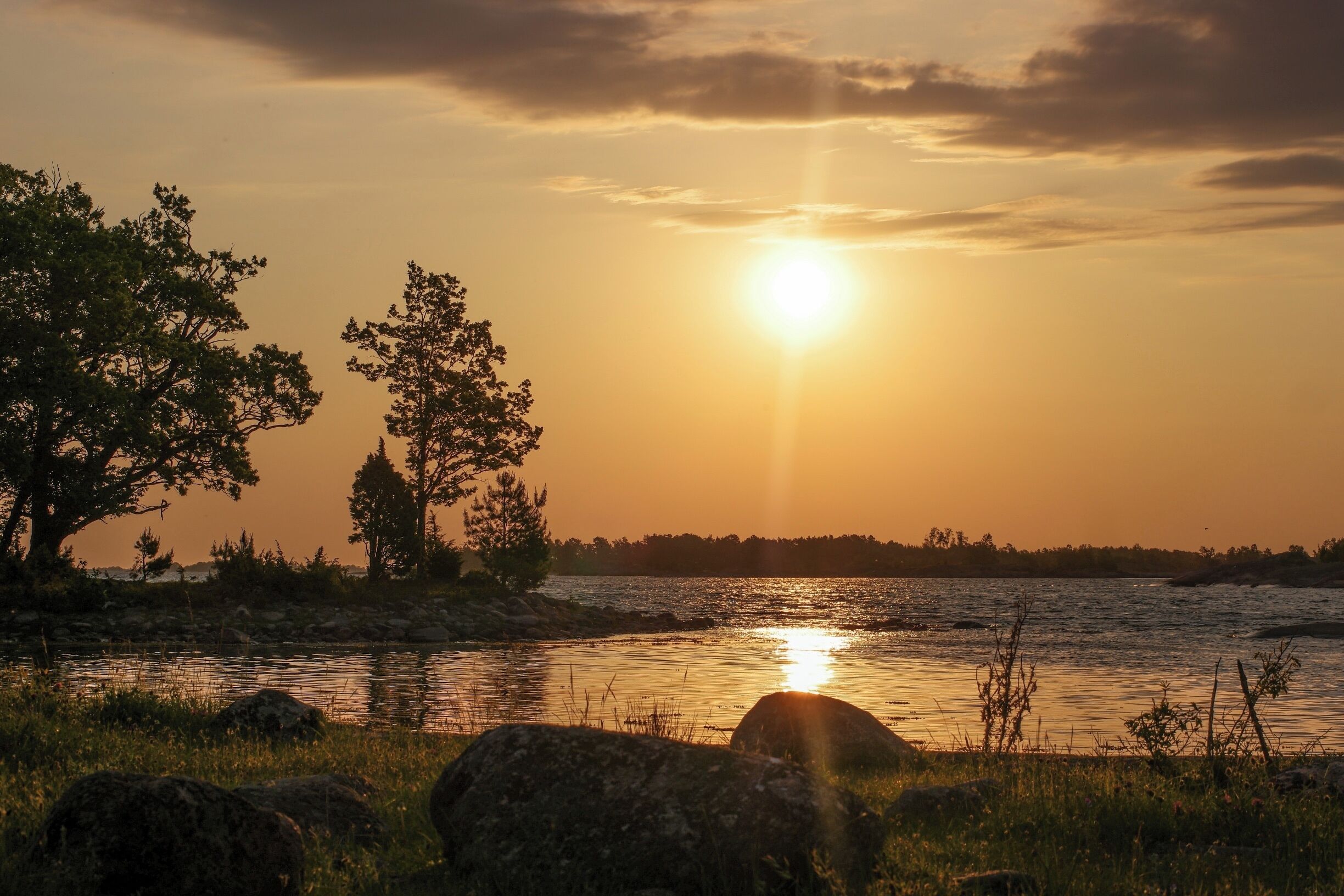 Only the birds can be heard. Total peace.