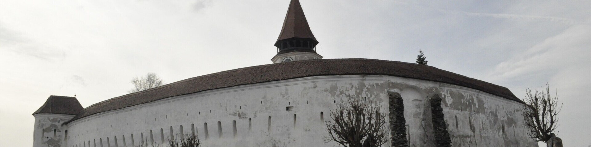 A fortified church in the village of Prejmer, Transylvania, about 15 km from Braşov.
You can explore the courtyard, inner walls, and some of the storage rooms.