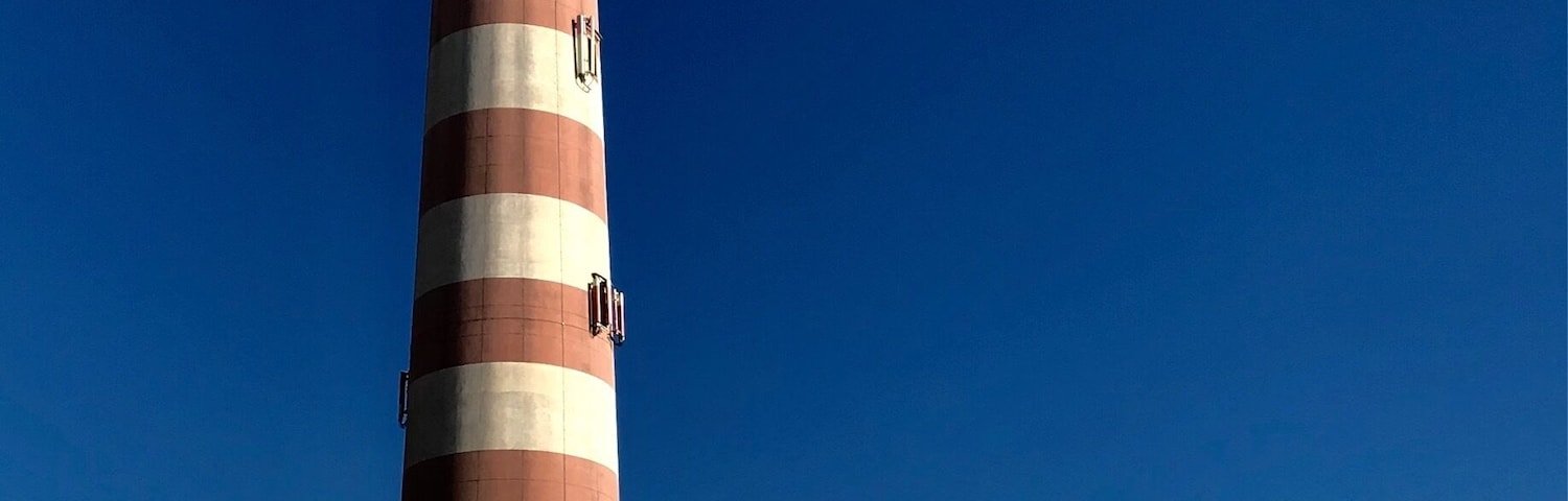 #farol #lighthouse
Farol bonito construído no final do século XIX. Tem mais de 60m de altura e é um marco da região de Ílhavo. É possível subir ao topo em determinados dias. É bom os interessados se informarem com antecedência. No entorno há boas opções de restaurantes. É comum se verem pescadores e banhistas na praia em frente do farol.
