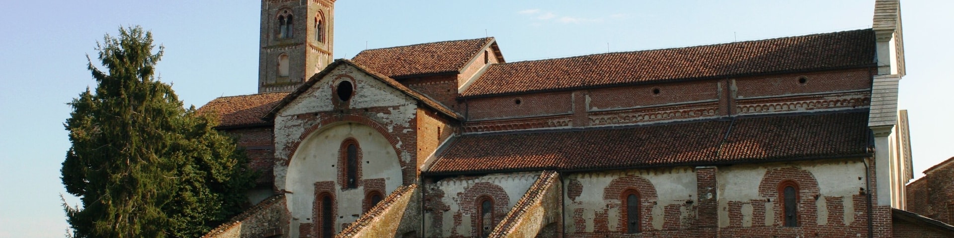 Abbazia Cistercense di Staffarda ( anno 1135 circa )