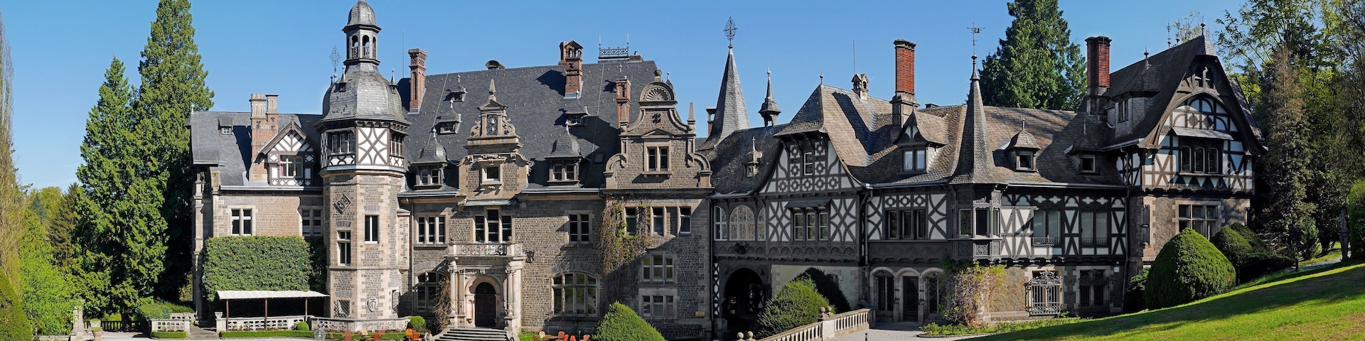 Castle “Rauischholzhausen” near Ebsdorfergrund is a château-style manor house in Hesse, Germany. Built from 1871 to 1876.