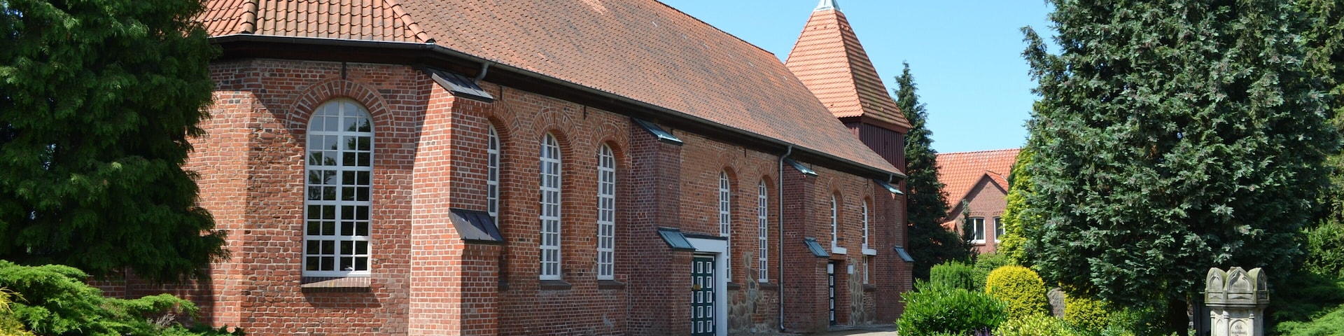 Petrikirche mit Glockenturm Am Friedhof 2