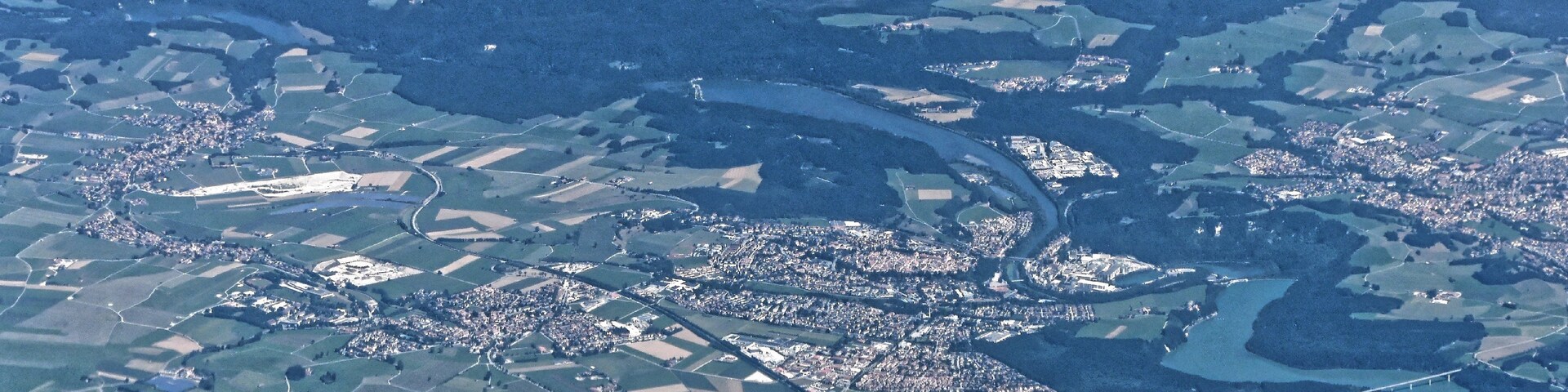 Bilder vom Flug -Rom-Düsseldorf-Hamburg 2013 Dieses Foto entstand in Zusammenarbeit mit Stadtbesichtigungen.de Die Seiten Stadtbesichtigungen.de, der dazugehörige Reise Blog sowie die Facebookseite: Stadtbesichtigungen Rom dürfen dieses Bild für Ihre Veröffentlichungen ohne den Hinweis auf Wikipedia, Commons bzw der Lizenz verwenden. Die Verantwortlichen habe von mir (Ra Boe) die Originaldaten zur freien Verfügung übermittelt bekommen.