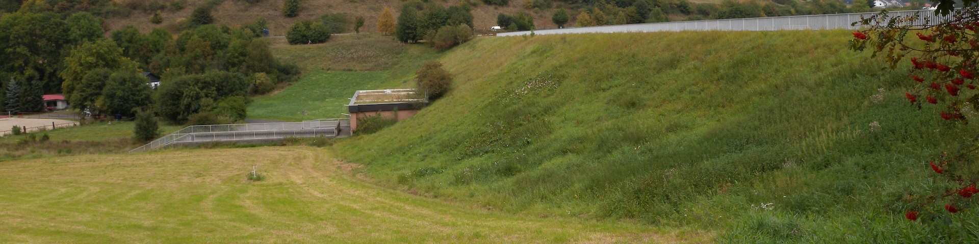 Aartalsperre, Damm, luftseitige Ansicht; Bischoffen