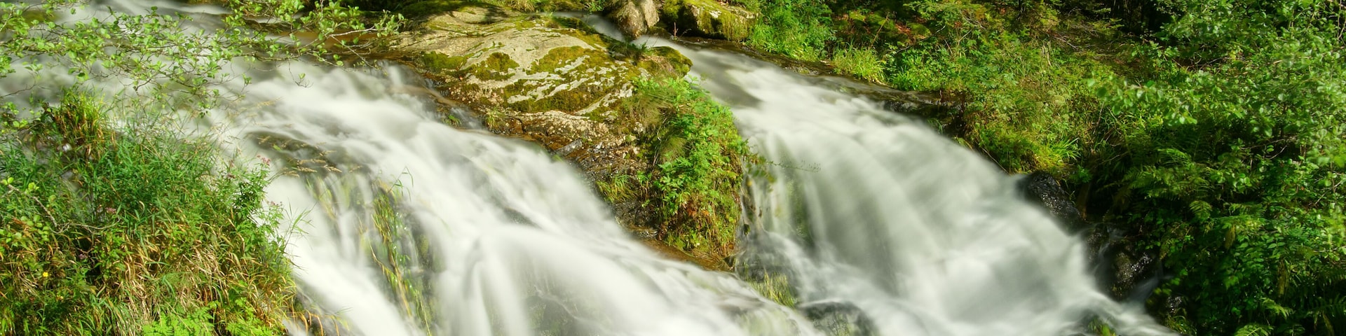 This file was uploaded with Commonist. La Savoureuse à Lepuix. Photo réalisée avec un filtre Hoya ND400 + le filtre ND8 intégré du Nikon Coolpix P7100 activé.