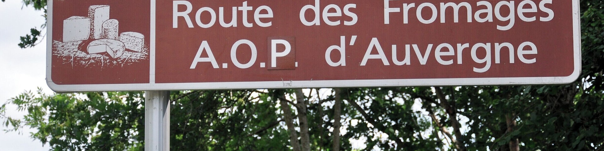 Unfortunately we didn't manage to stop for any tastings, but it was still great to be on a cheese road!