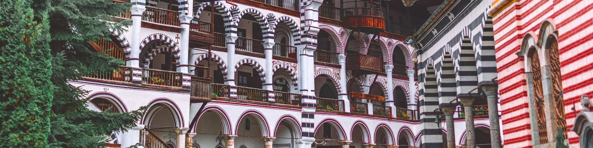 I don't necessarily connect monasteries with religion. For me they are magical places ✨ Magical for their architecture, the atmosphere, the art and the minds behind all that. Can you imagine building a place like this deep into the woods... Only the people who had the need or the will used to visit them. ⠀
Now they are open to all of us and the best we can do is just to appreciate them!