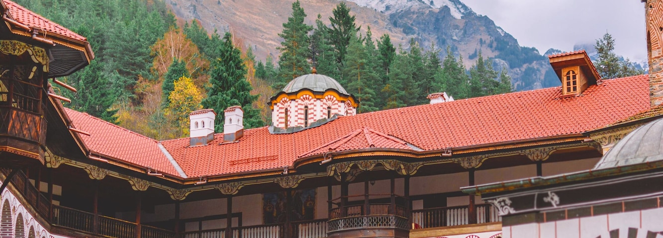 Seeing the Monastery of Saint Ivan of Rila or the Rila Monastery I understand why it is one of the most famous and culturally important places in our country. It's an amazing place! ⠀
It is situated in the Rila mountains, highest mountain range in Bulgaria and was founded in the 10th century.