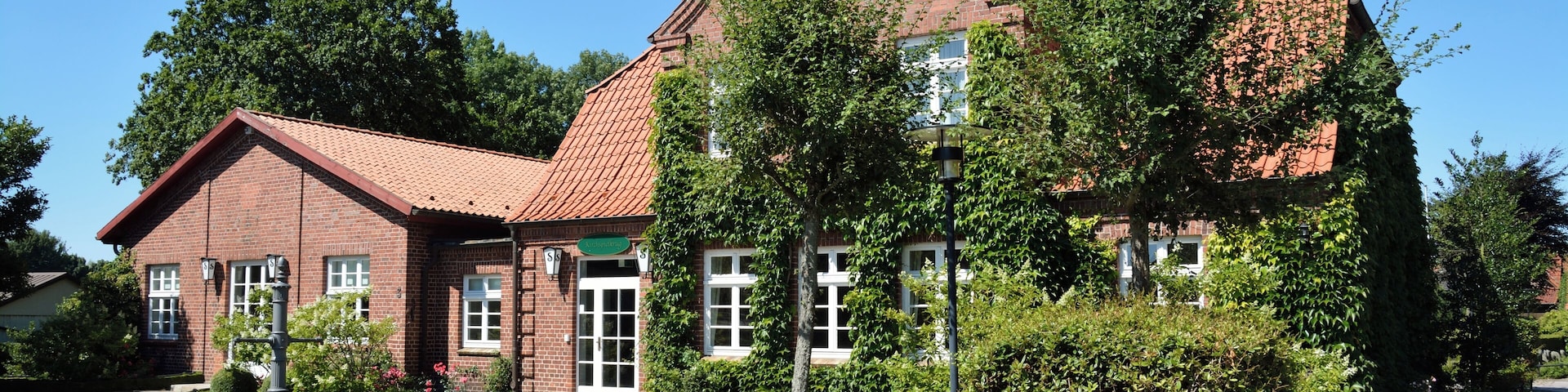 Bovenau, An der Kirche