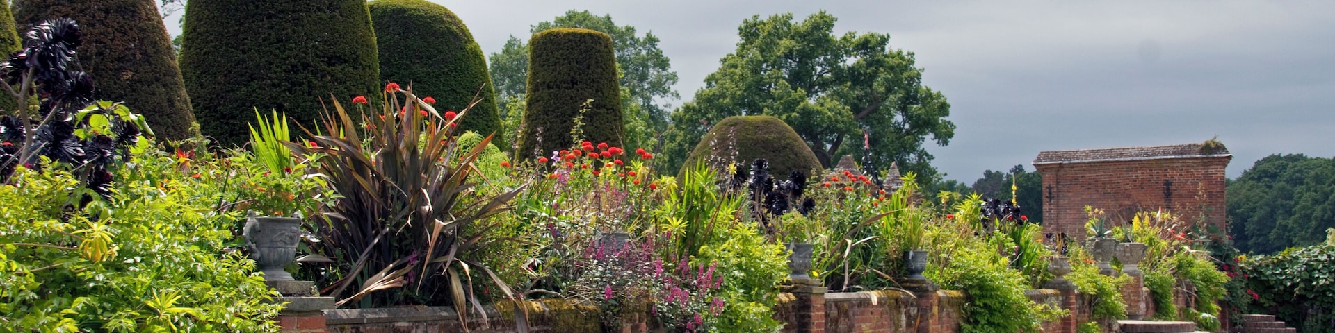 Packwood House garden 3