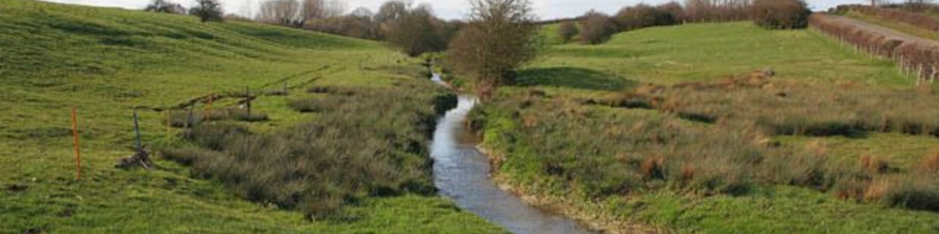 Brook between Pilton and Morcott Looking upstream. This brook is a tributary of the River Chater. Wing Road can be seen on the far right.