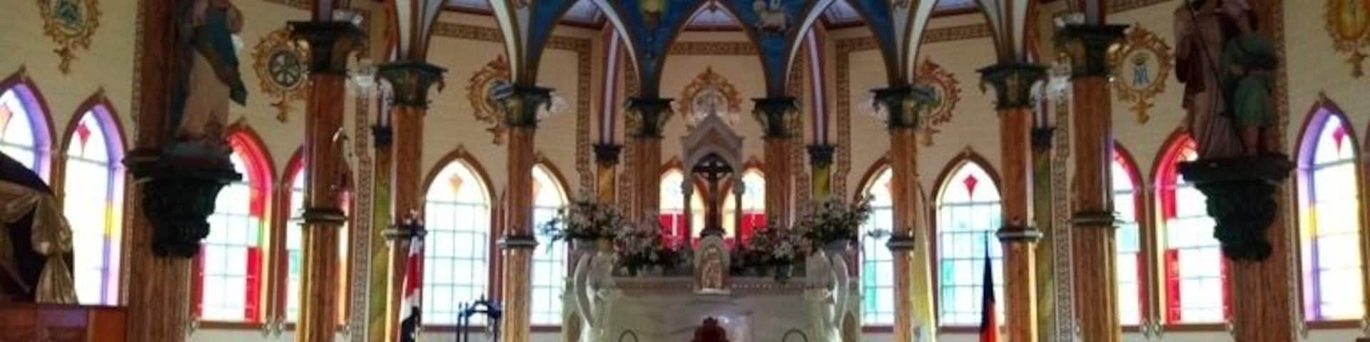 Inside iglesia de zarcero