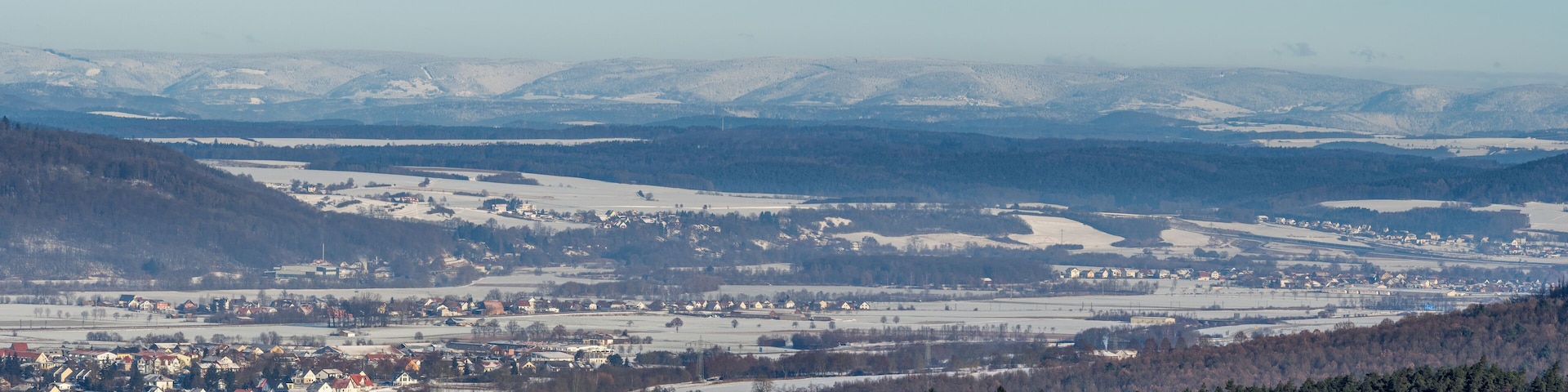 Panoramic view from the Ansberg near Ebensfeld to the north into the upper Main valley and the mountains of the Thuringian Forest.
