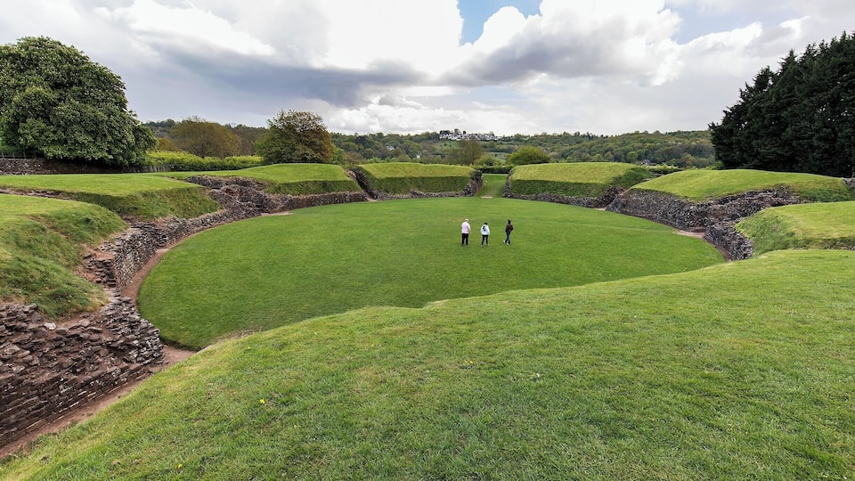 Well-preserved oval mound that once hosted gladiatorial combat and military processions. This amphitheater was built for the Roman forces at Isca around AD 90 and would have seated around 6000 spectators!