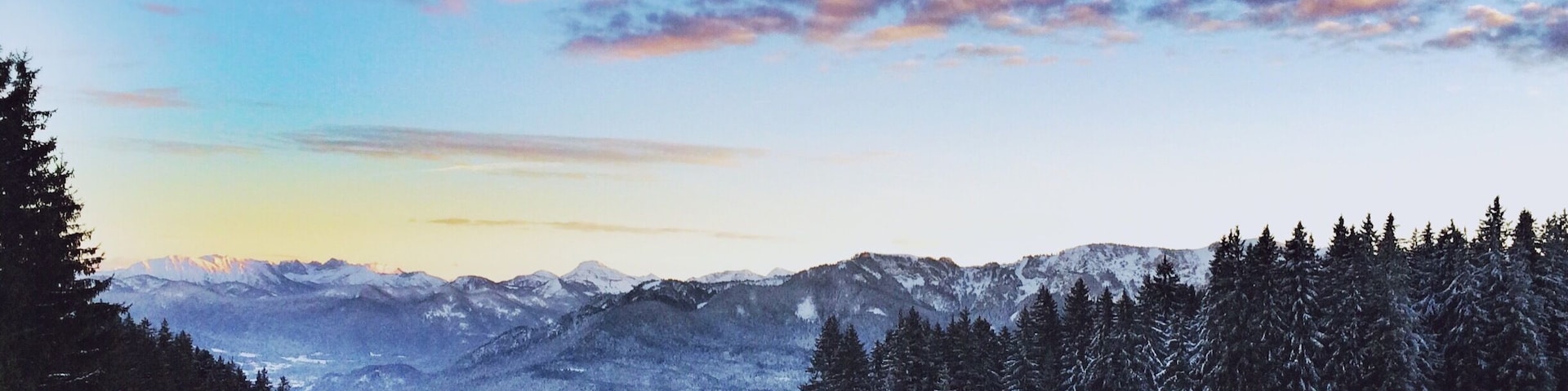 We were lucky to have amazing weather and saw this beautiful Sunset! Don't forget to visit the Blomberghaus for great Kaiserschmarrn!
#snow