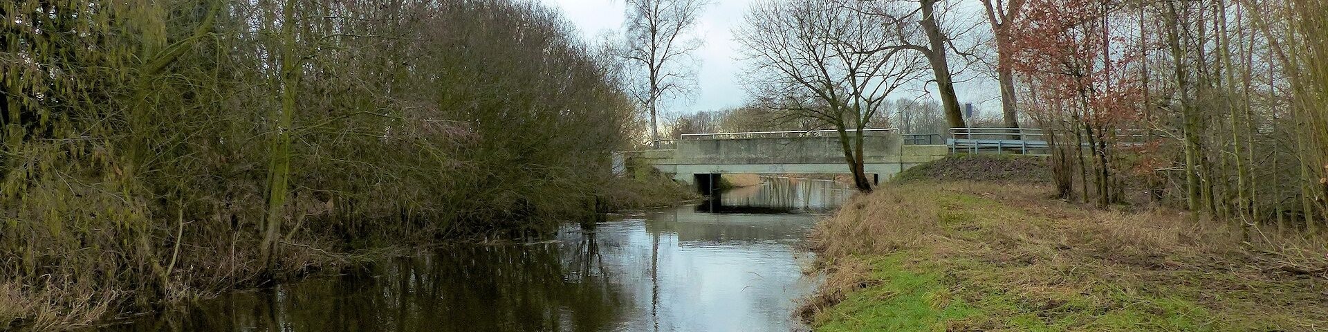 Die Kleine Aller bei Warmenau, Blickrichtung Süden, Brücke Hannoversche Straße.