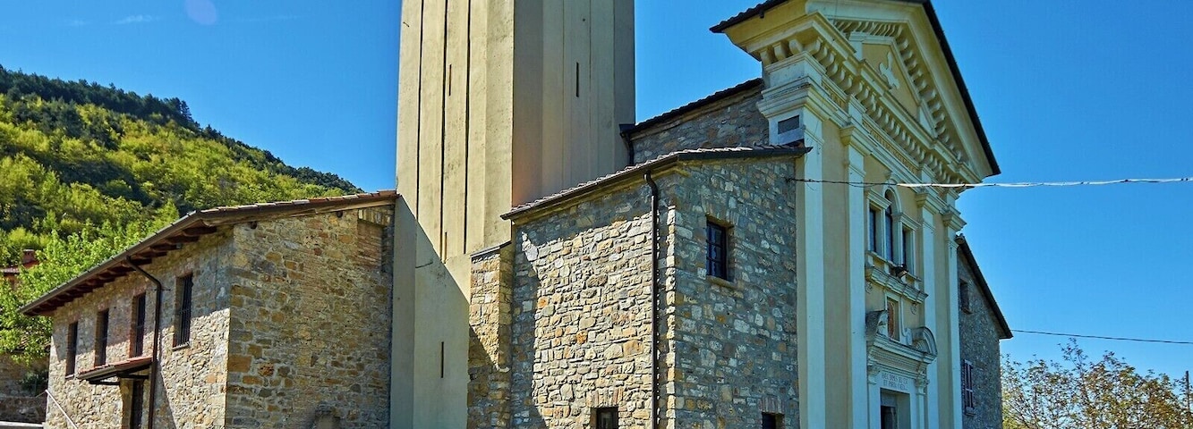 Chiesa, vista di tre quarti