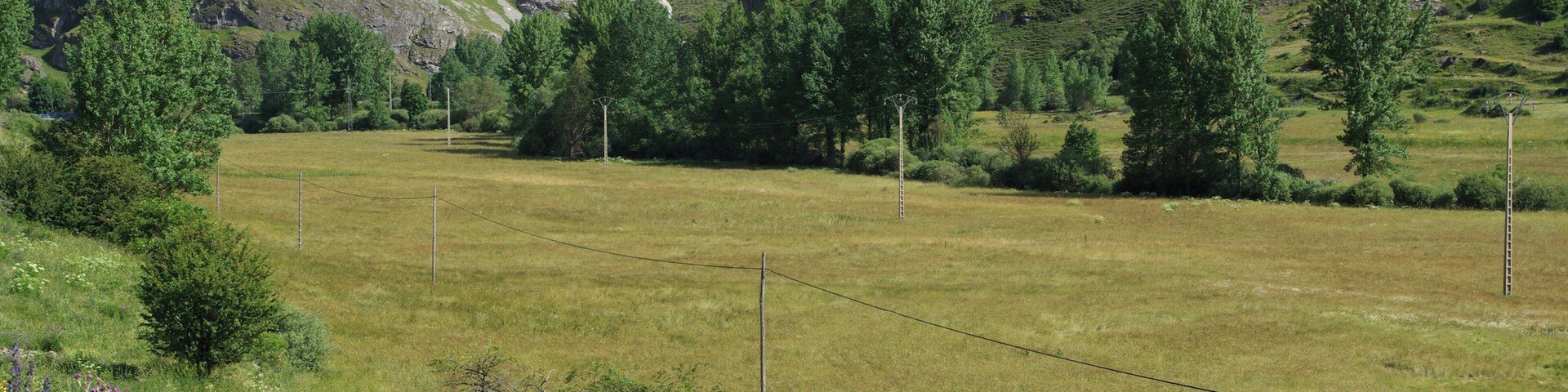 Valley of Torío river in Villanueva de Pontedo (Cármenes, León, Spain).