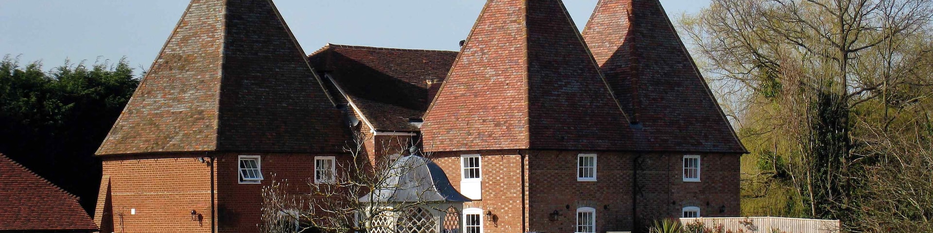 The Top Oast House, Little Cheveney, Sheephurst Lane, Marden, Kent. Three square kilned oast house. Converted 2007. Grade II listed http://www.imagesofengland.org.uk/Details/Default.aspx?id=174682 Also see before conversion 576684 during conversion 439122