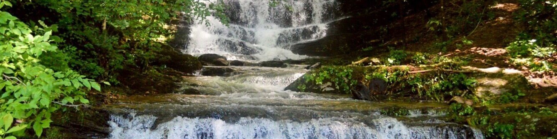 Found this random but gorgeous waterfall!
#waterfall #outdoor #nature #exploring