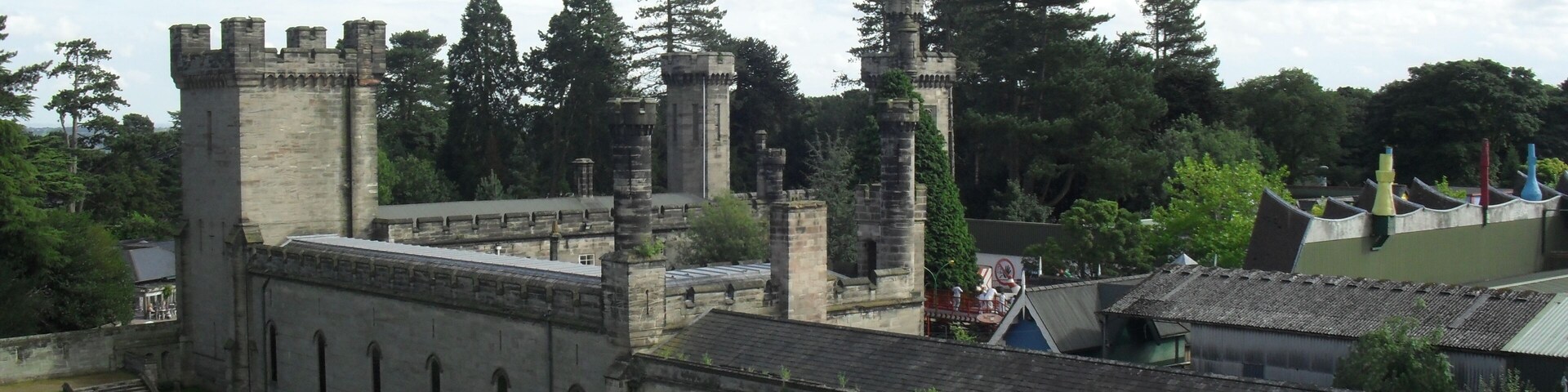 Le château situé au parc Alton Towers