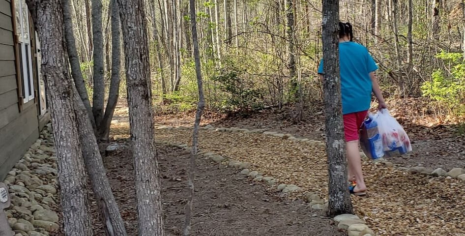 We rented a little cabin up there near Fort pane Alabama and DeSoto And Ruby falls it was spring break 2019 we love the outdoor feeling all around us just a nices area to rent an relaxes. If you want want to rent it just ask i get you there number beautiful.