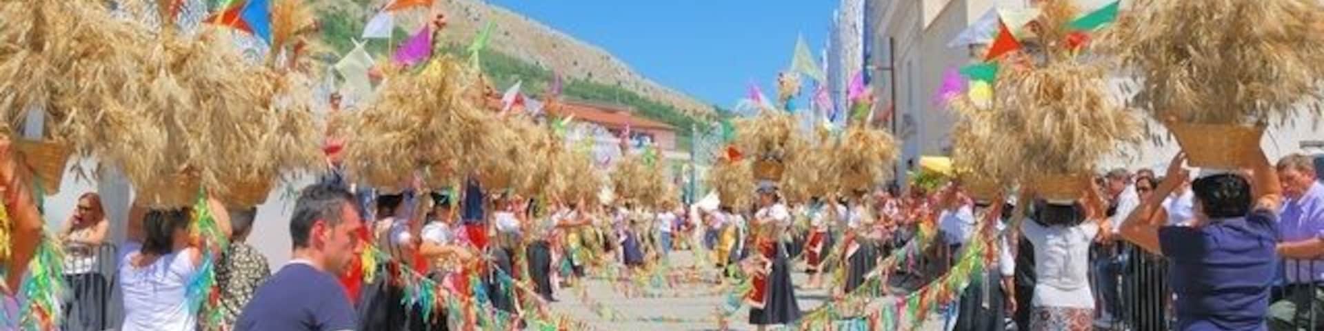Un momento della processione durante la Festa del Grano di Foglianise (BN)