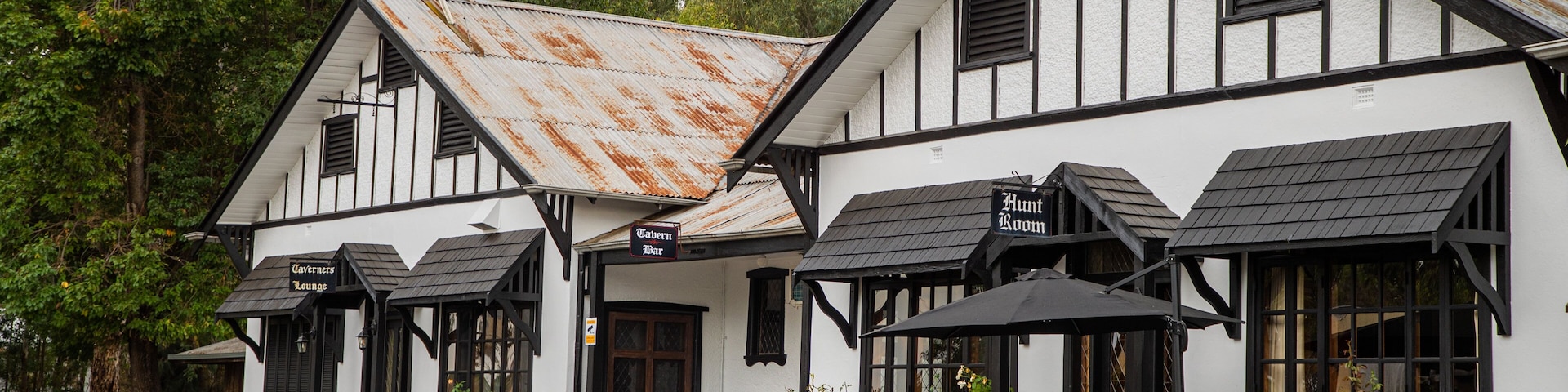 Tatong showing a small town or village