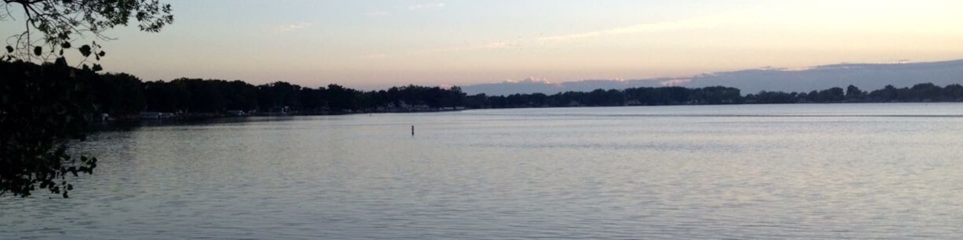 Nice little park along the eastern shores of North Twin Lake, provides a small beachfront, picnic spots, and lots of open greenspace for leisure.