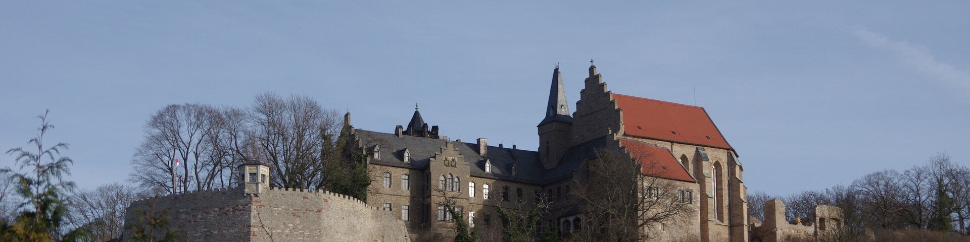 Lutherstadt Mansfeld im Landkreise Mansfeld-Südharz in Sachsen-Anhalt. Das Schloss oberhalb des Ortes steht unter Denkmalschutz.