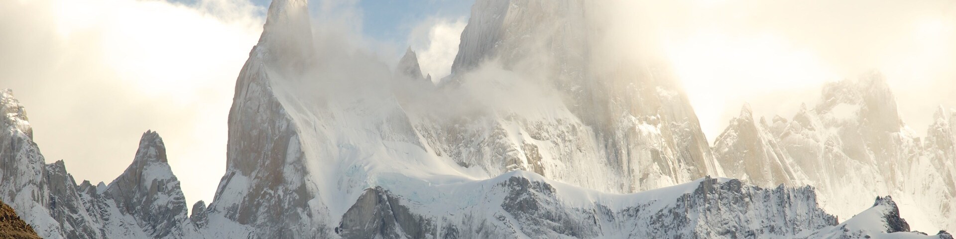 Parque Nacional Los Glaciares mostrando neve, neblina e cenas tranquilas