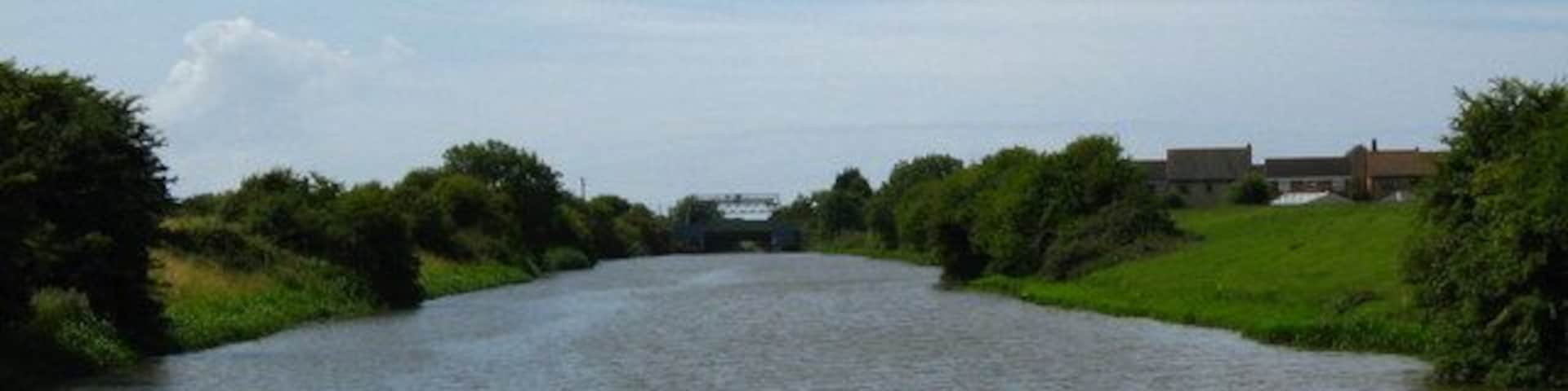 River Axe near Bleadon Looking west to the sluice gate by the A370.