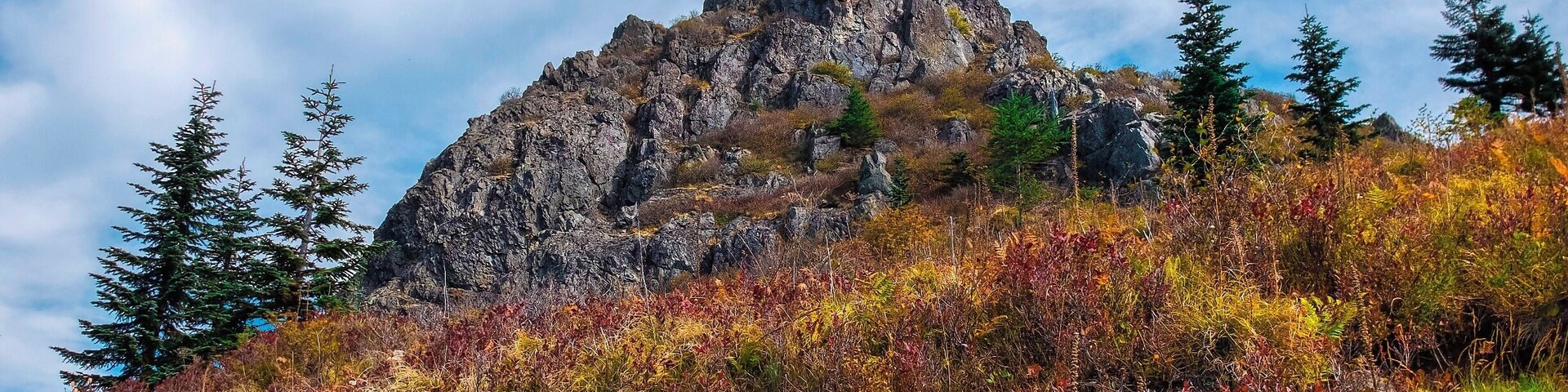 The trail to Silver Star Mountain is an embarrassment of riches when it comes to promontories and rock formations.
Pyramid Rock is visible along the trail heading up to Silver Star, and is apparently accessible via an intersecting trail.
I have no stats on the size of the promontory, but its altitude is listed as 3,561 feet.
