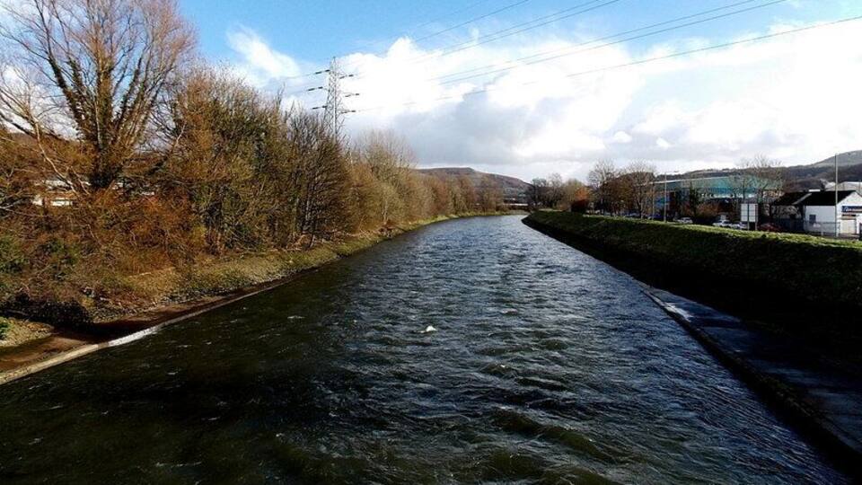 River Taff flows away from the A473 bridge in Upper Boat