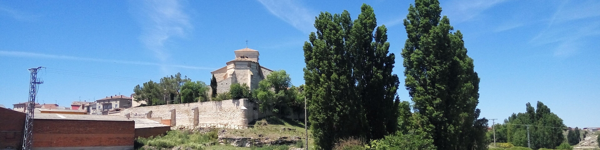 Parte trasera de la iglesia de Nuestra Señora de la Asunción de Cogeces del Monte