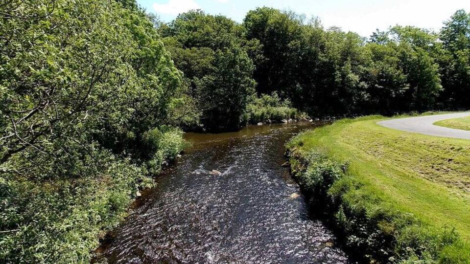 Confluence of the Clun and Ely in Pontyclun. Looking along the Ely River (Afon Elai in Welsh). The smaller Afon Clun flows in from the left.
