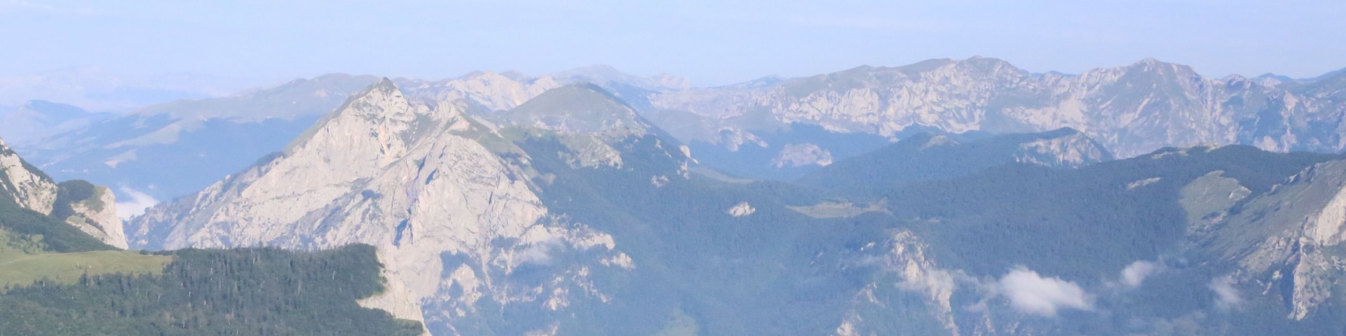 View of Volujak and Zelengora mountains from the trail that leads towards the top of Maglic. 
#mountains #outdoor #hikingtheglobe #bosnia #balkans #wildinthebalkans