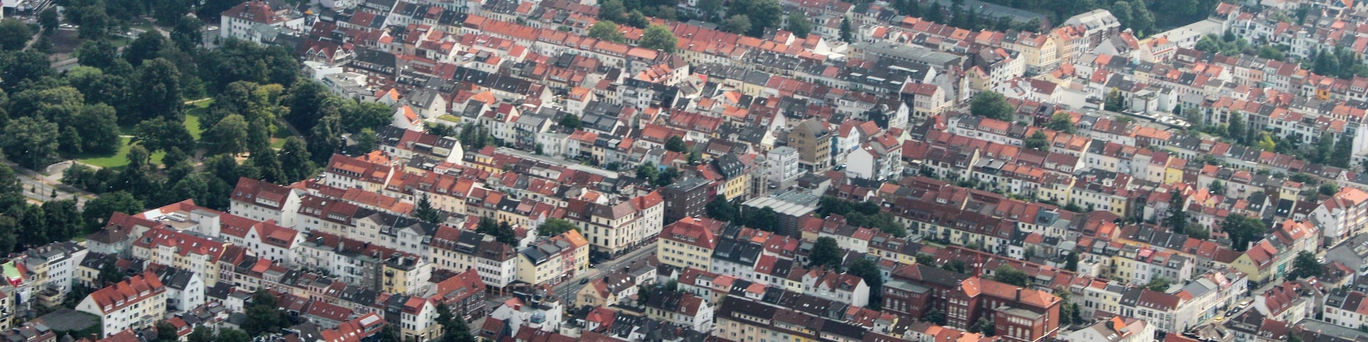 Lufbilder Bremen: Altstadt, Teerhof, Wesertower, Buntentor, Neustadt, Straßenbahn-Depot, Airbus (identische Bildbeschreibung für File:2012-08-08-fotoflug-bremen zweiter flug 1249.JPG bis File:2012-08-08-fotoflug-bremen zweiter flug 1354.JPG; alle mit GPS-Koordinaten