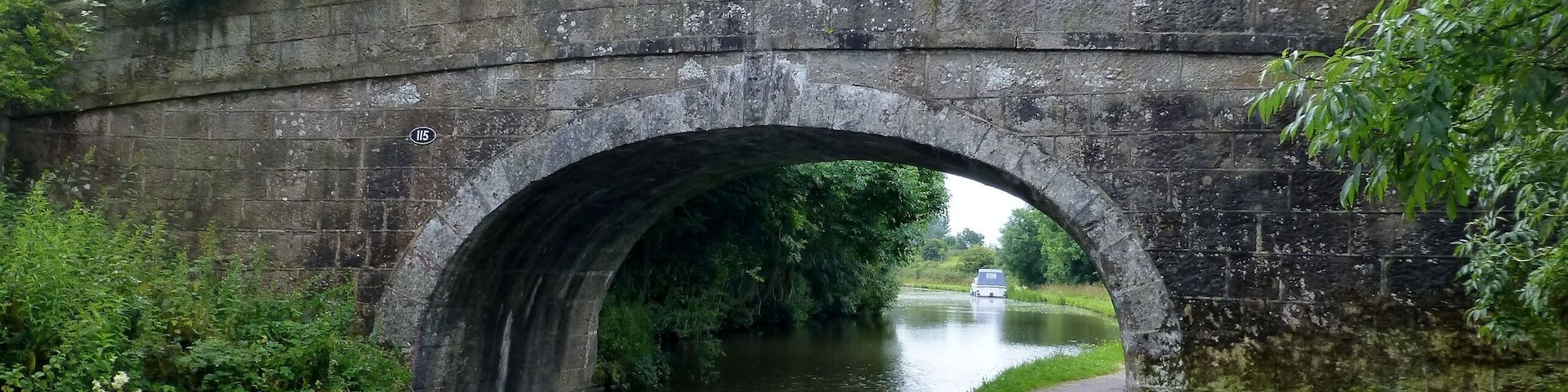 Photograph of Blind Lane Bridge, bridge No 115 over the Lancaster Canal, Slyne-with-Hest, Lancashire