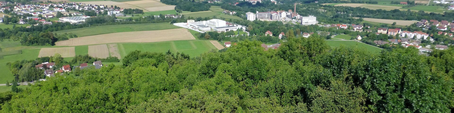 Blick vom Einkornturm in Richtung Schwäbisch Hall; etwa in der Bildmitte die Großcomburg